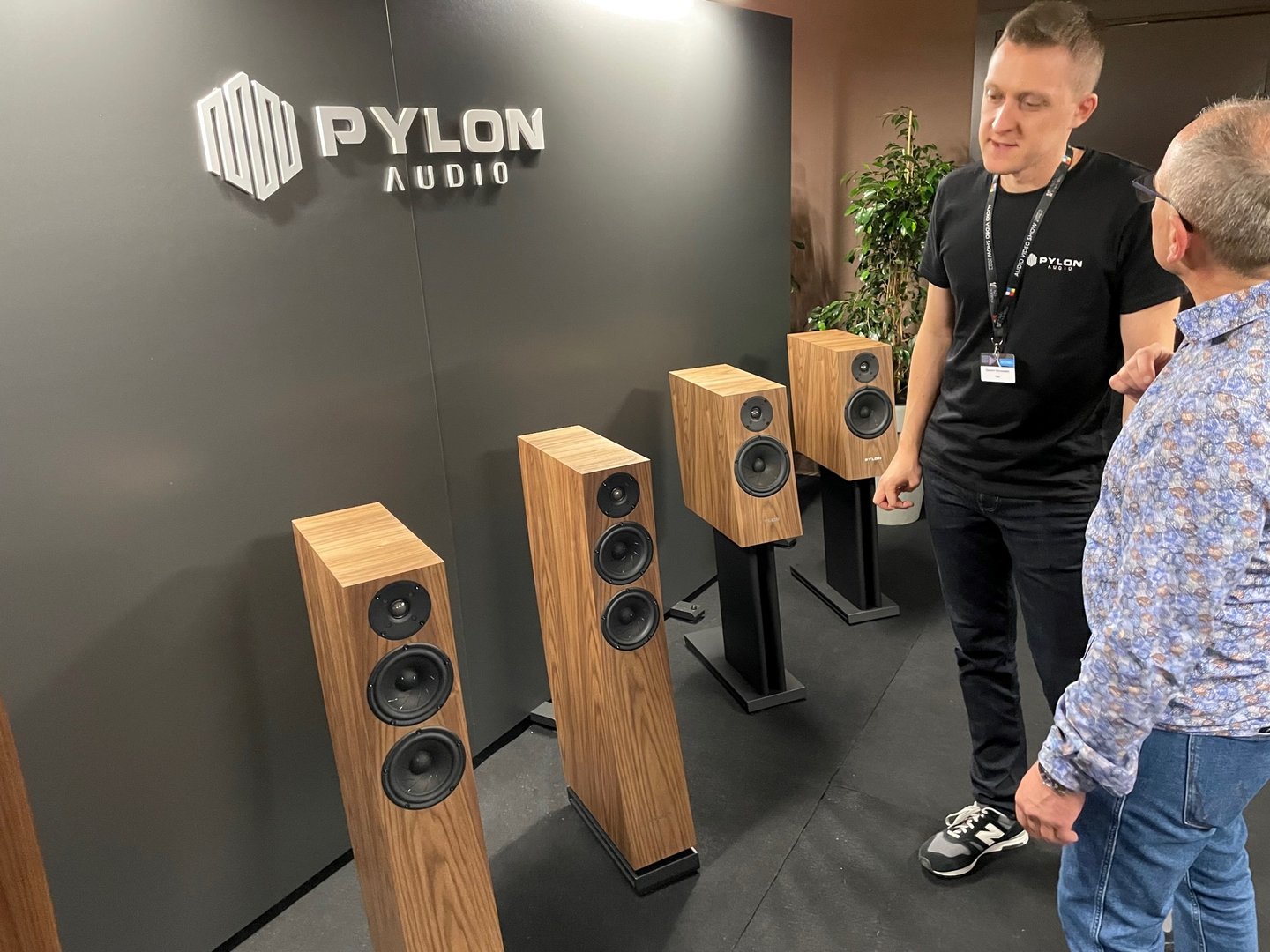 Warszawa - Pylon og Fezz! | Hifisentralen